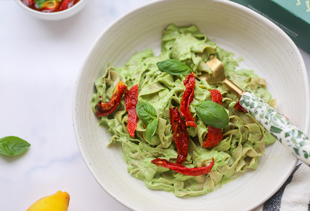 Creamy Avocado & Edamame Pasta with Sundried Tomatoes and Basil - Slendier